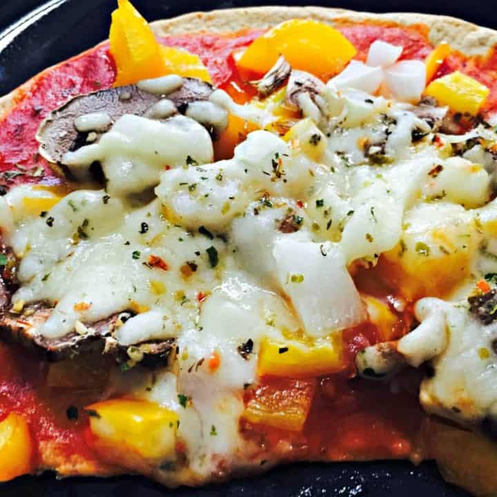 Veggie Flatbread - My New Favorite Lunch - Merry About Town