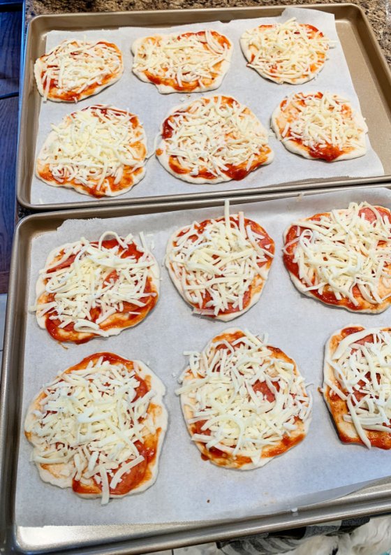 Homemade Snack Pizzas - Be a Lunch Box Hero! - Merry About Town